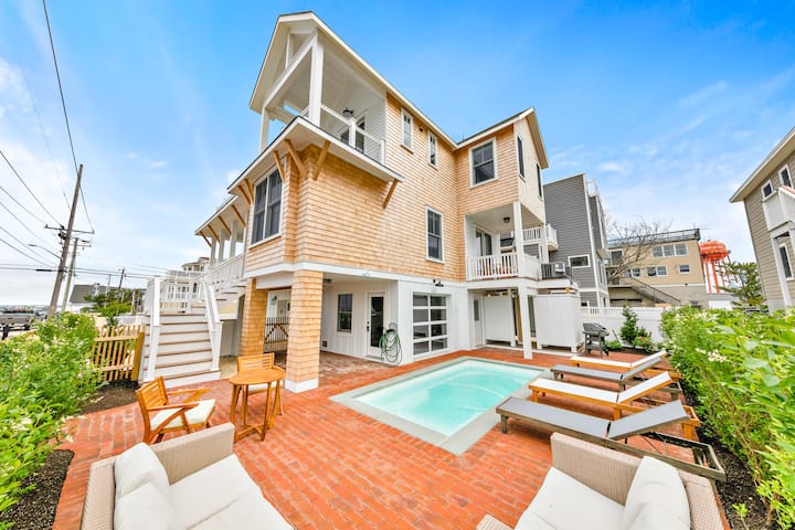 Steps From Sand & Fun: Beach Haven Retreat W/ Pool - Beach Haven, NJ