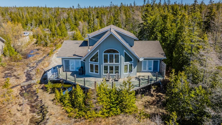 Driftwood: Luxe Lakefront Retreat - Tobermory - Tobermory