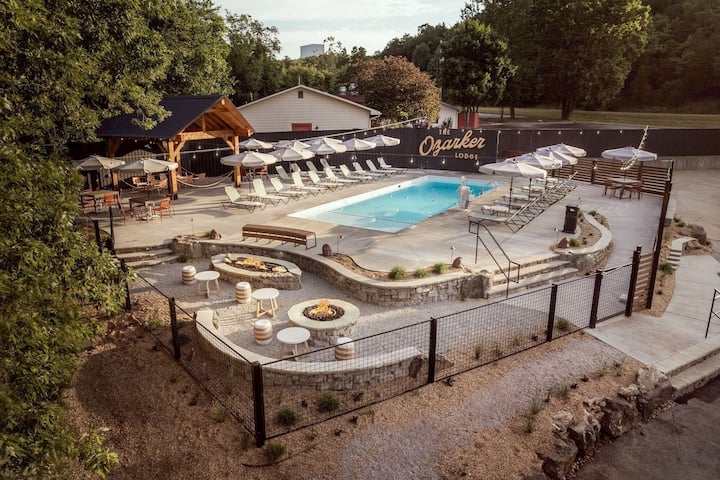 Creekside Bliss W/ Pool, Firepit & Tubs L 3 Rooms - Branson, MO