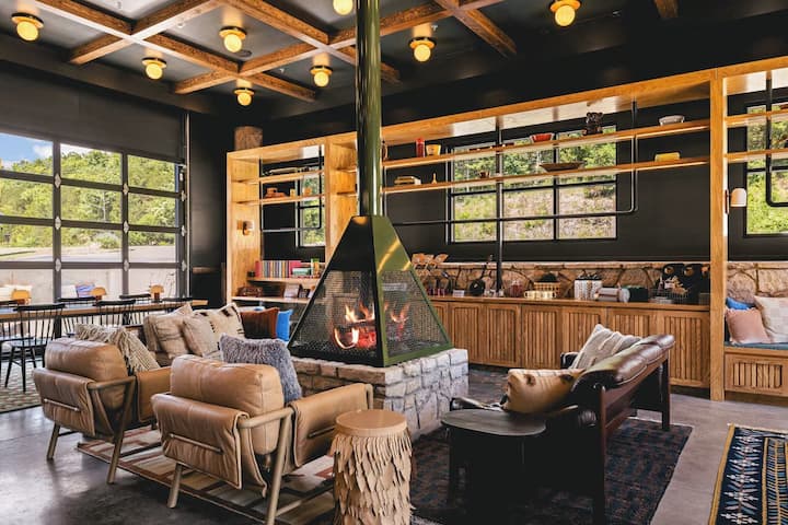 Charming Stay Ideal For Nature Lovers L 4 Rooms - Branson, MO