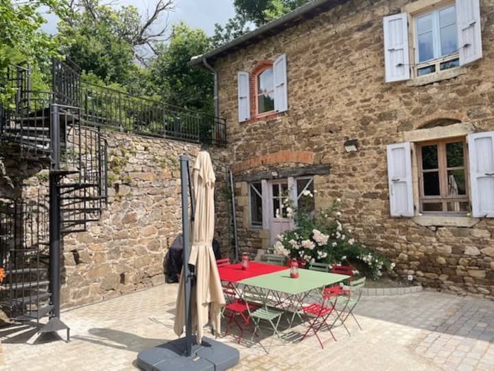 Maison En Pierre Avec Vue Imprenable Dans Le Parc - Lorette