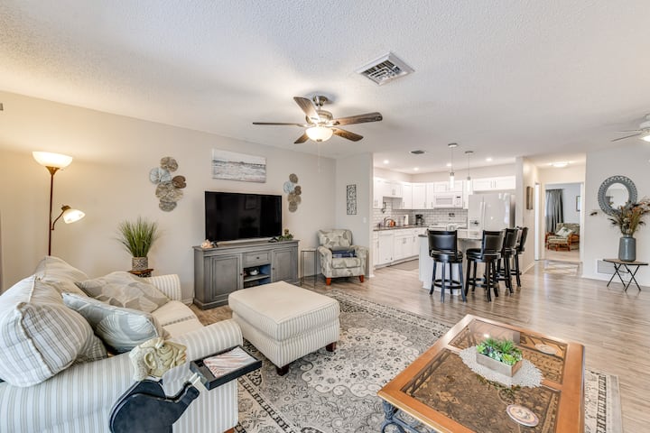 3 Mi To Englewood Beach: Cozy Duplex W/ Lanai! - Englewood, FL
