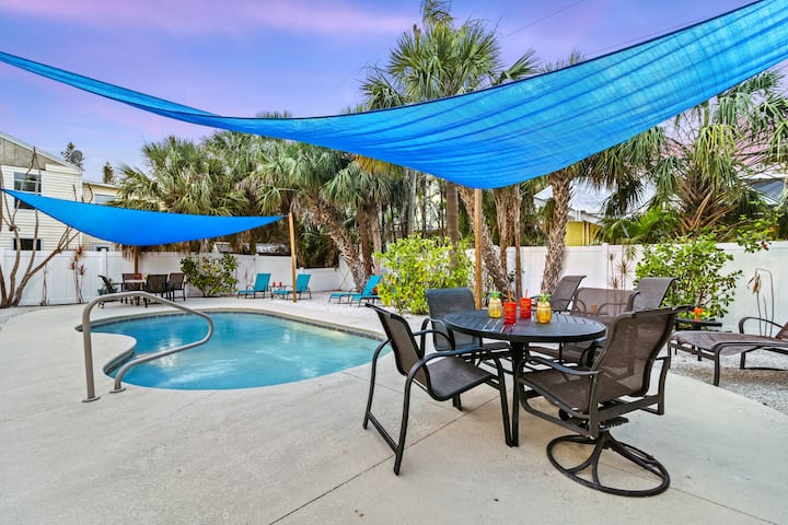 Pool, Pets, Walk To Beach With Incredible Sunsets - Holmes Beach, FL