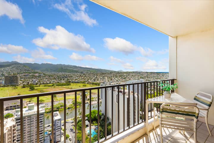 High-floor 1br At Waikiki Banyan | Near Beach - Honolulu, HI