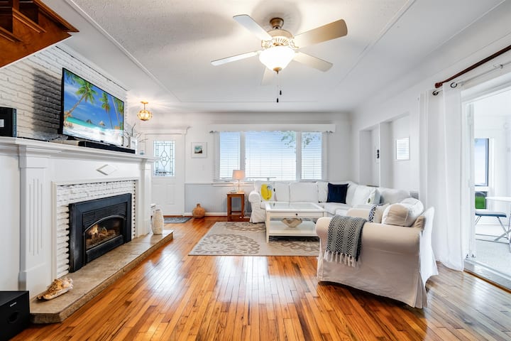 Sunroom Shores Lake House 3 Bdrm Retreat - Leamington