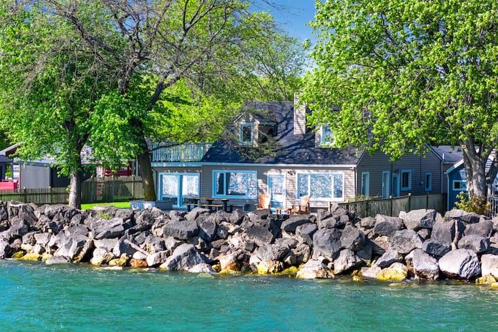 Sunroom Shores Lake House 3 Bdrm - Leamington