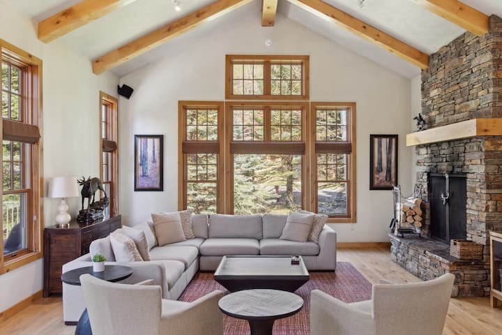 Outpost: Ridgeline Lodge - Private Hot Tub! - Jackson, WY