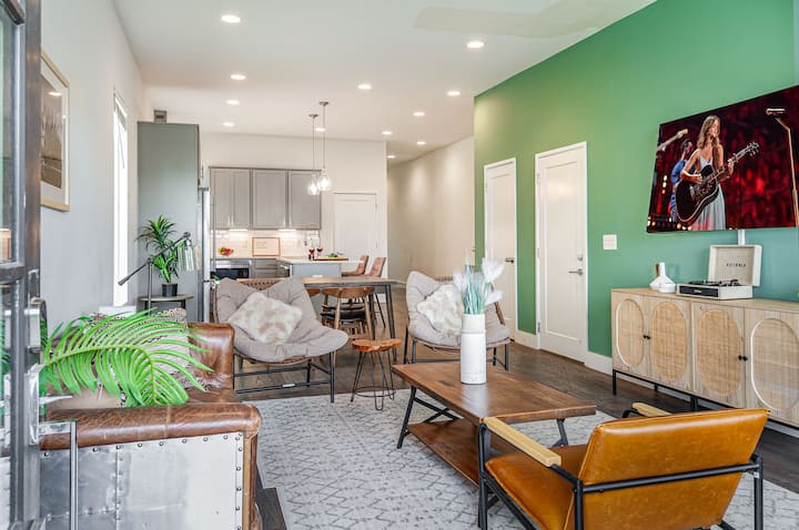 Double Time - Ping-pong Table - Mins To Germantown - Nashville, TN