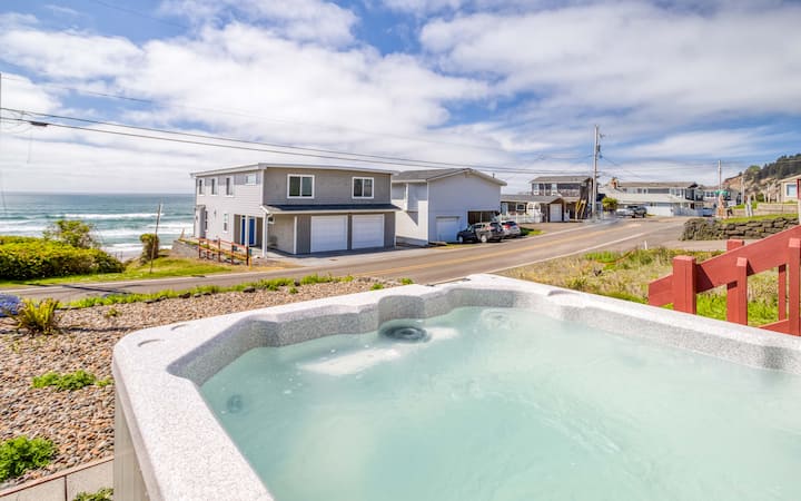 Hot Tub, Streaming Services, Ocean View - Wave - Lincoln City, OR