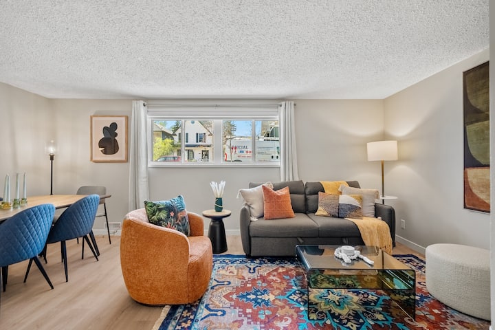 Lower Level Gem! 2 King Beds, Dining, Wifi, - Calgary