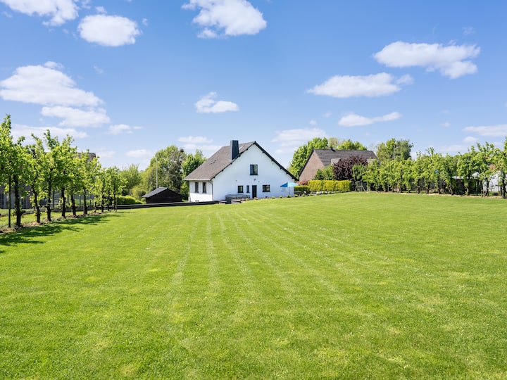 Villa Avec Jacuzzi à Borgloon - Tongeren