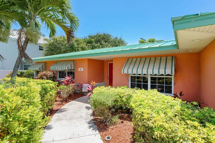 Beachside Retreat House - Walk From The Beach! - Cocoa Beach