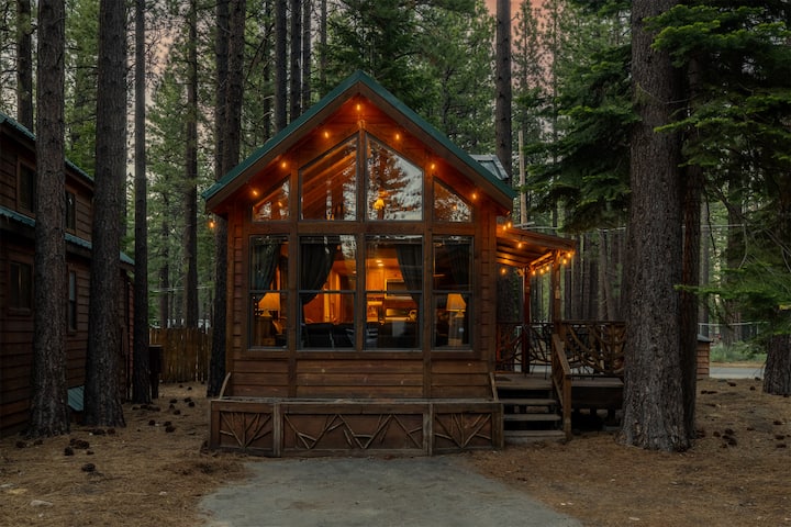 The Cozy Cub Cabin – 7 Min To Lake - South Lake Tahoe, CA