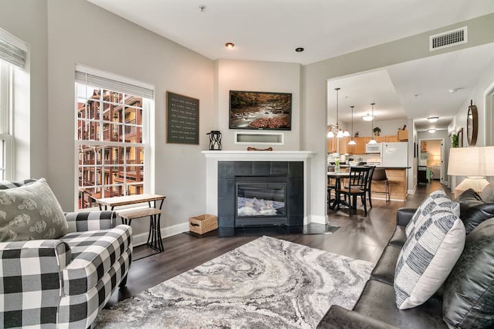 Pigeon Forge Riverfront Condo | Walk To Parkway, P - 塞維爾維爾
