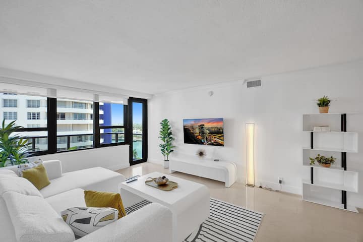 Modern Ocean Escape Stylish 2br Condo 1417 - Miami Beach, FL
