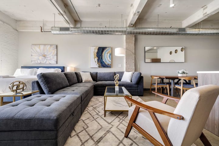 Elegant 1bd | Dt Dallas | Sleeps 4 | Free Parking - Dallas, TX