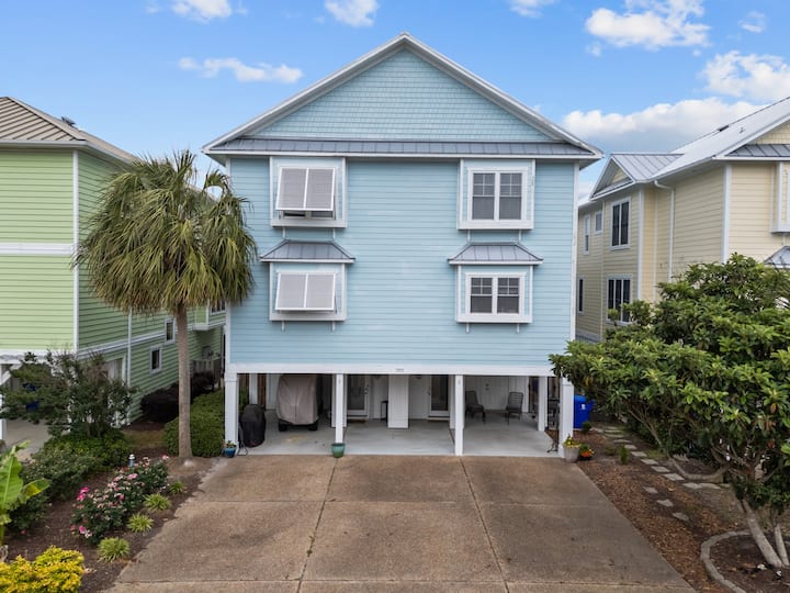 Steps To The Sand In Carolina Beach | Sleeps 10! - Carolina Beach, NC