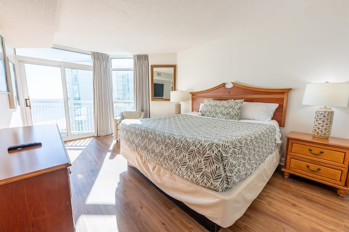 Resort Condo W/ Pools & Beach Access - Myrtle Beach, SC