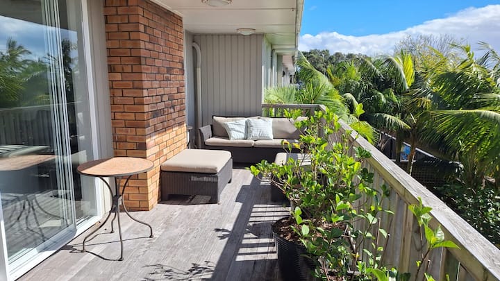 Bespoke Stays - Stylish Family Home - Auckland