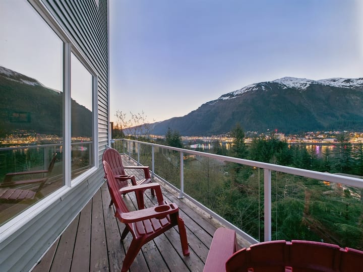 Juneau Escape | Ocean Views, Deck & Soaking Tub - Juneau, AK