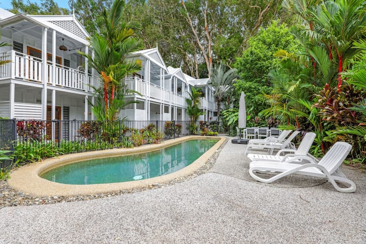 The Queenslander - Full Moon Terrace - Port Douglas