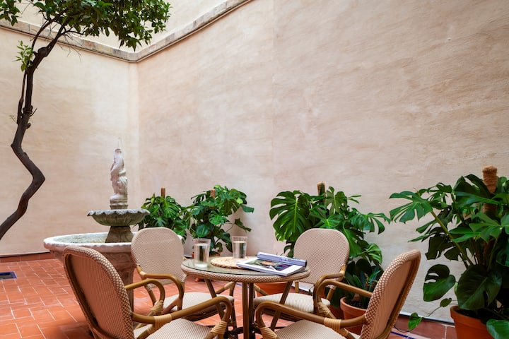 Magno Collection Casa Palacio Moratín - 002 Patio - Sevilla
