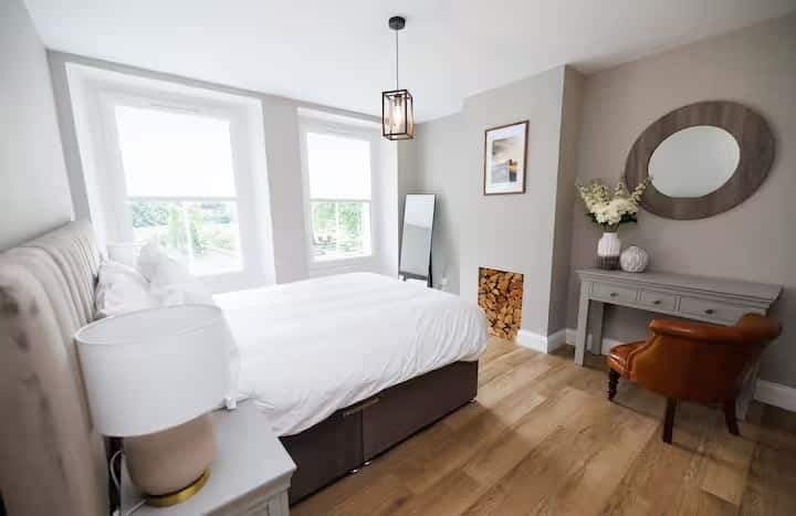 Stylish 3-bed Apartment In The Heritage Quarter - Dunfermline