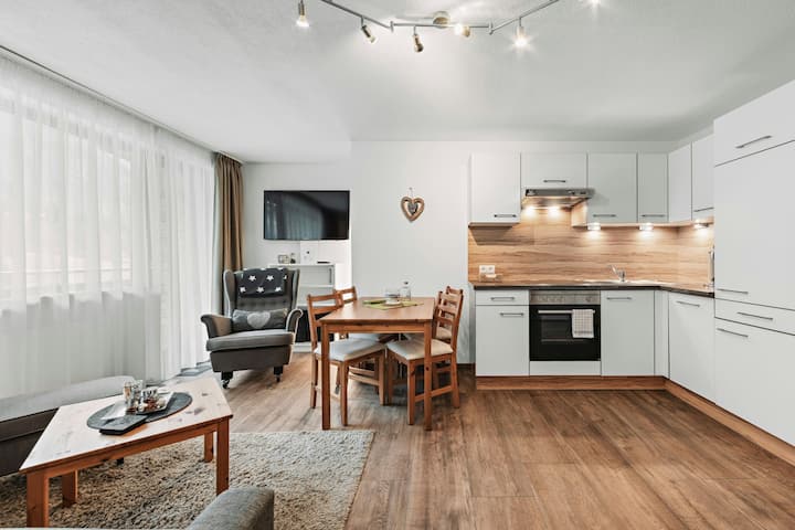 Sonnennest Mit Balkon – 2-zimmer-apartment In ÖTz - Oetz