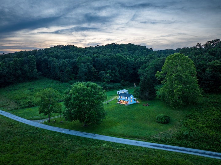 Nature-quiet Retreat • Firepit + Bbq • Petfriendly - New Plymouth, OH