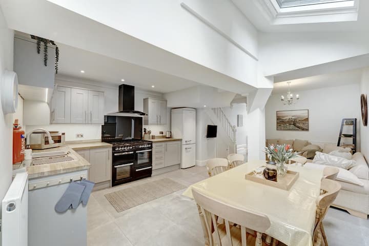 Puddle Duck Cottage, Sleeps 6, Windermere - Bowness-on-Windermere