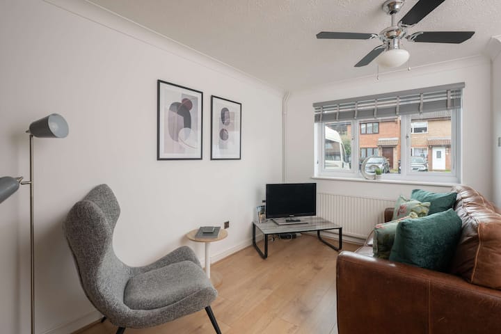 Comfortable 2 Bedroom Home With Parking In Taunton - Taunton