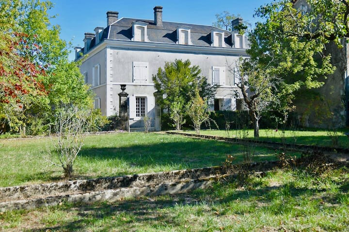 Demeure 13 Pers Centre Ville De Ruffec - Nouvelle-Aquitaine