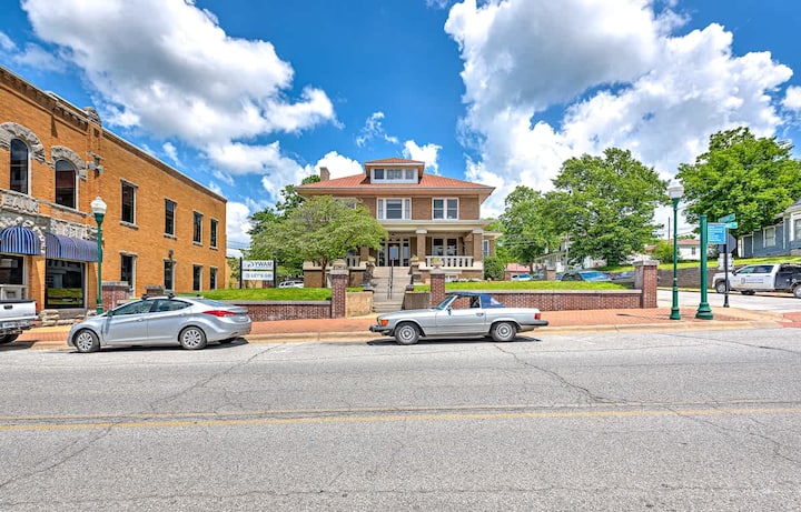 The Uptown Suite @ The Historic Connely Harrington - Siloam Springs, AR