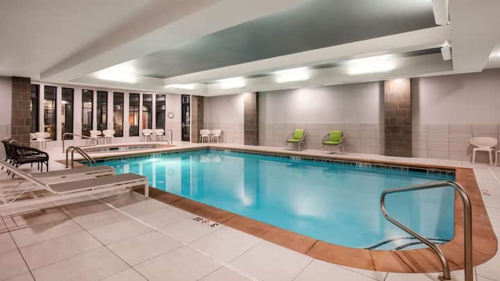 Near Glacier Park + Indoor Pool. Casino. Dining. - Kalispell, MT