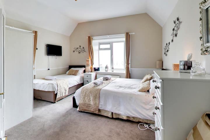 Triple Room With A Double Bed And A Single Bed - Midleton