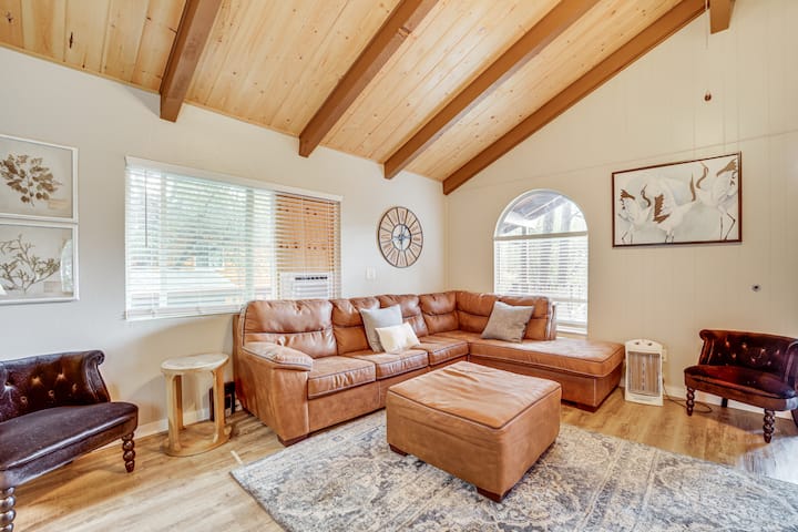 Near Fossil Creek & Trails: Scenic Pine Cabin! - Strawberry, AZ