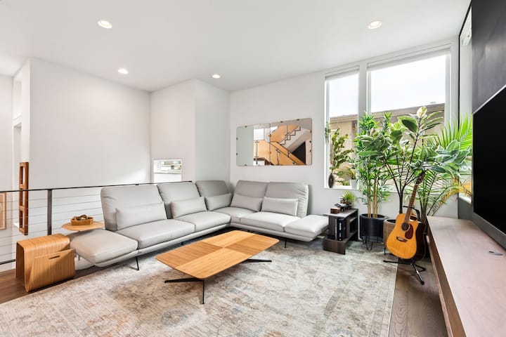 Modern House In Magnolia, Hot Tub, Rooftop Patio! - Seattle, WA