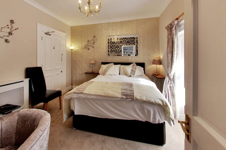 Classic Double Ensuite Room - Cobh