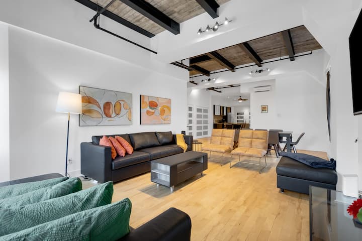 Urban Chic|3br Loft Retreat- Plateau W/ Parking - Montreal
