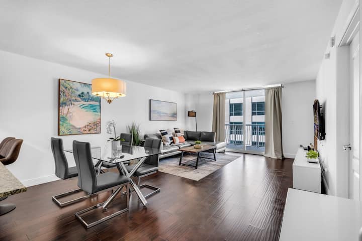 Relaxing 1-bed Condo W/ City Views In Brickell Key - Miami