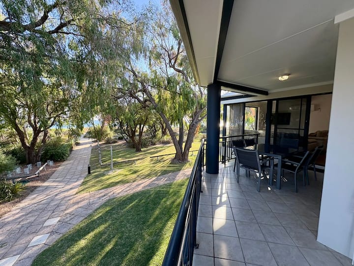 Absolute Beachfront - Busselton