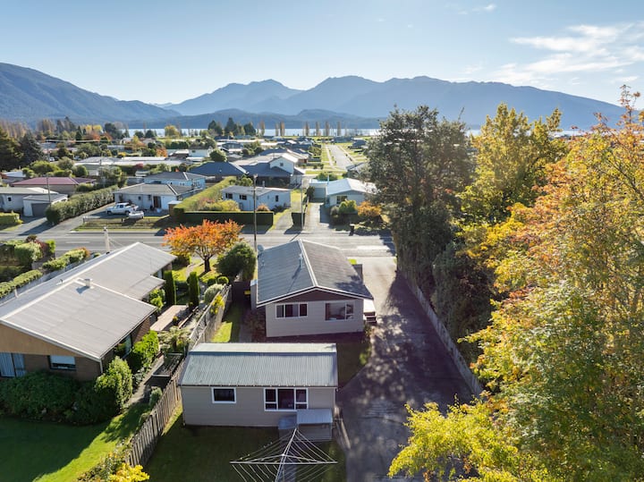 Relaxing Kiwi Bach - Te Anau Holiday Home - Te Anau
