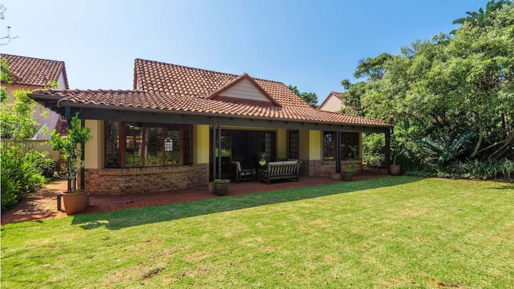 Single Level 4 Br Villa With Garden - Dolphin Coast