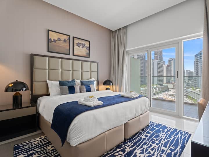 Sunlit Studio Haven | Luxury Living In Majestine - Dubai