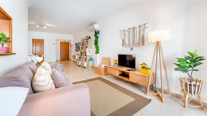Tropical 2 Bdr Apt In Lagos Centre By Lovelystay - Lagos