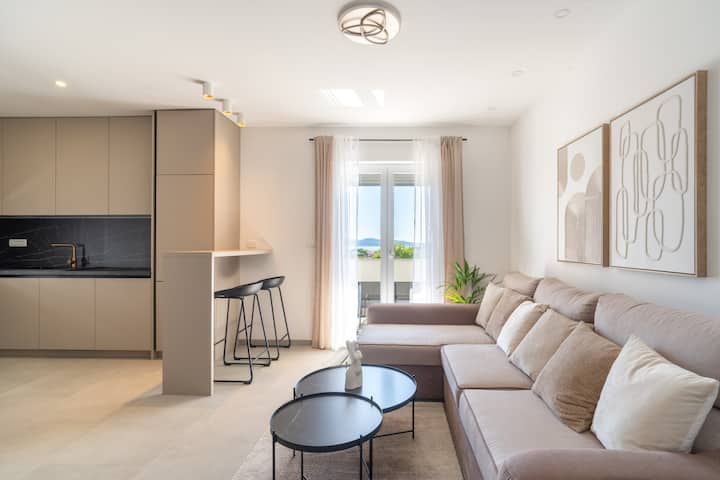 Luxe 2-bedroom Retreat In Zadar - Zadar
