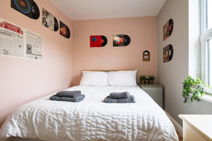 Compact Single En-suite Room - Harrogate