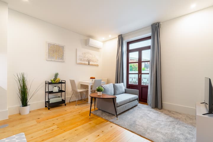 Hostwise - Bright & Cozy Flat W/ Balcony - Guimaraes