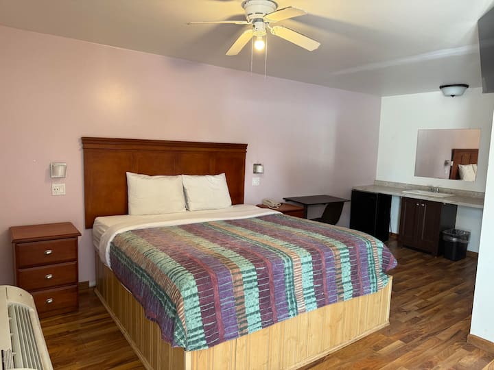 Pleasant Hill Motel - Bolingbrook, IL