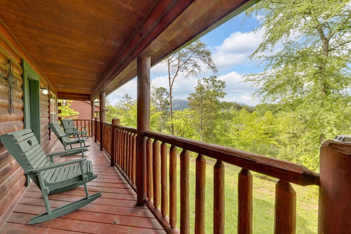 Dollywood Area Cabin: Perfect For Families & Views - Sevierville, TN